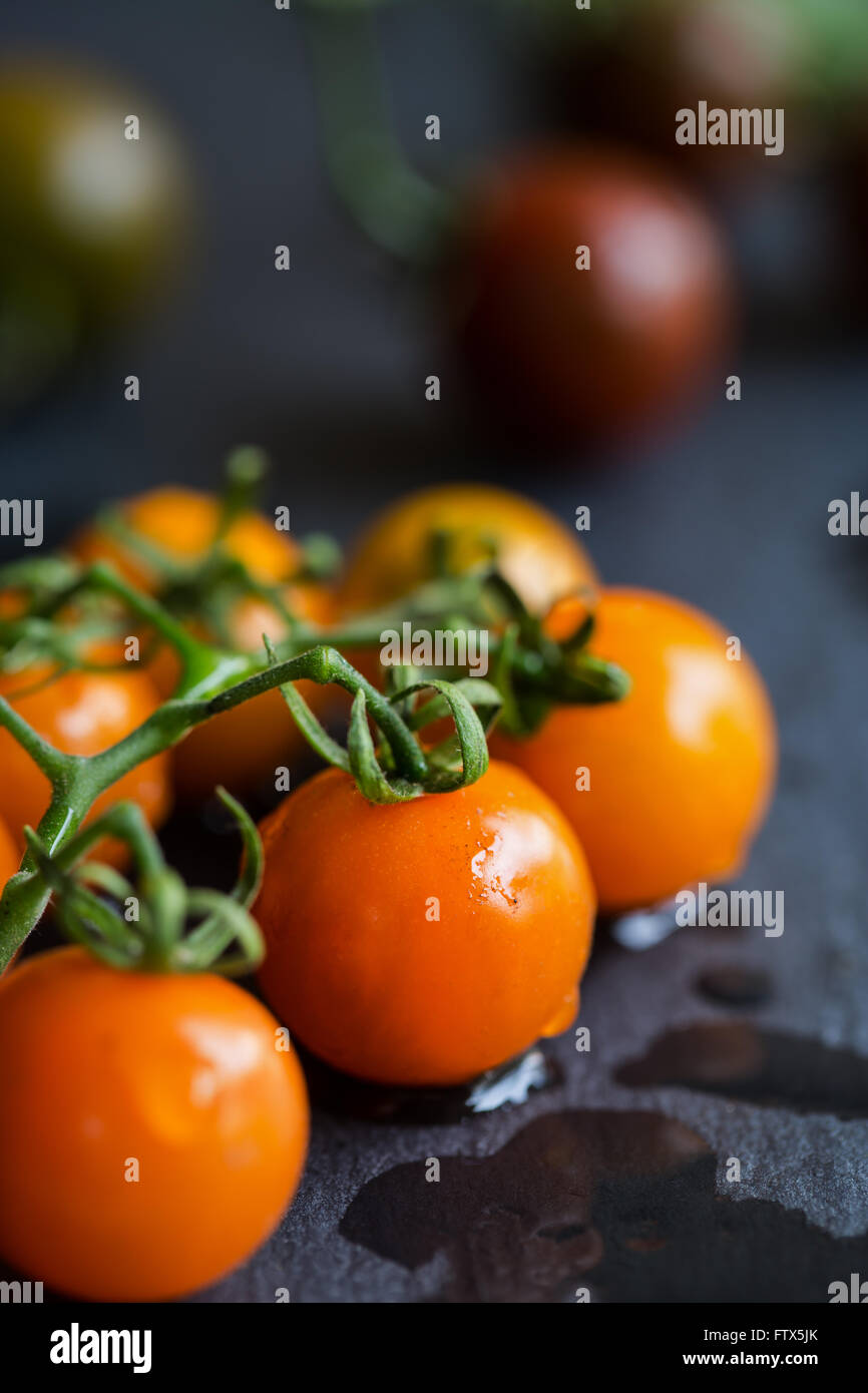 Tomato varieties on vine hi-res stock photography and images - Alamy
