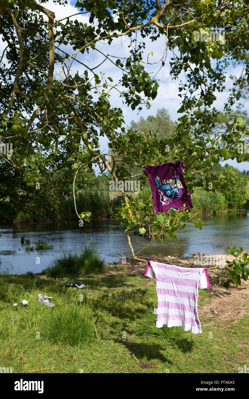 Stream washing clothes hi-res stock photography and images - Alamy