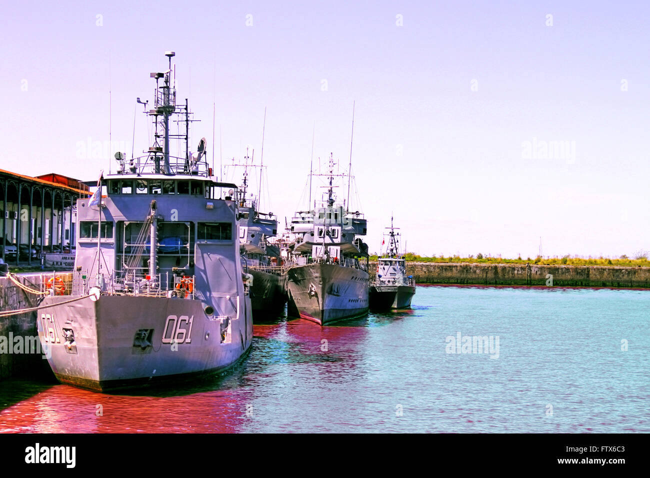Frigate awaiting hi-res stock photography and images - Alamy