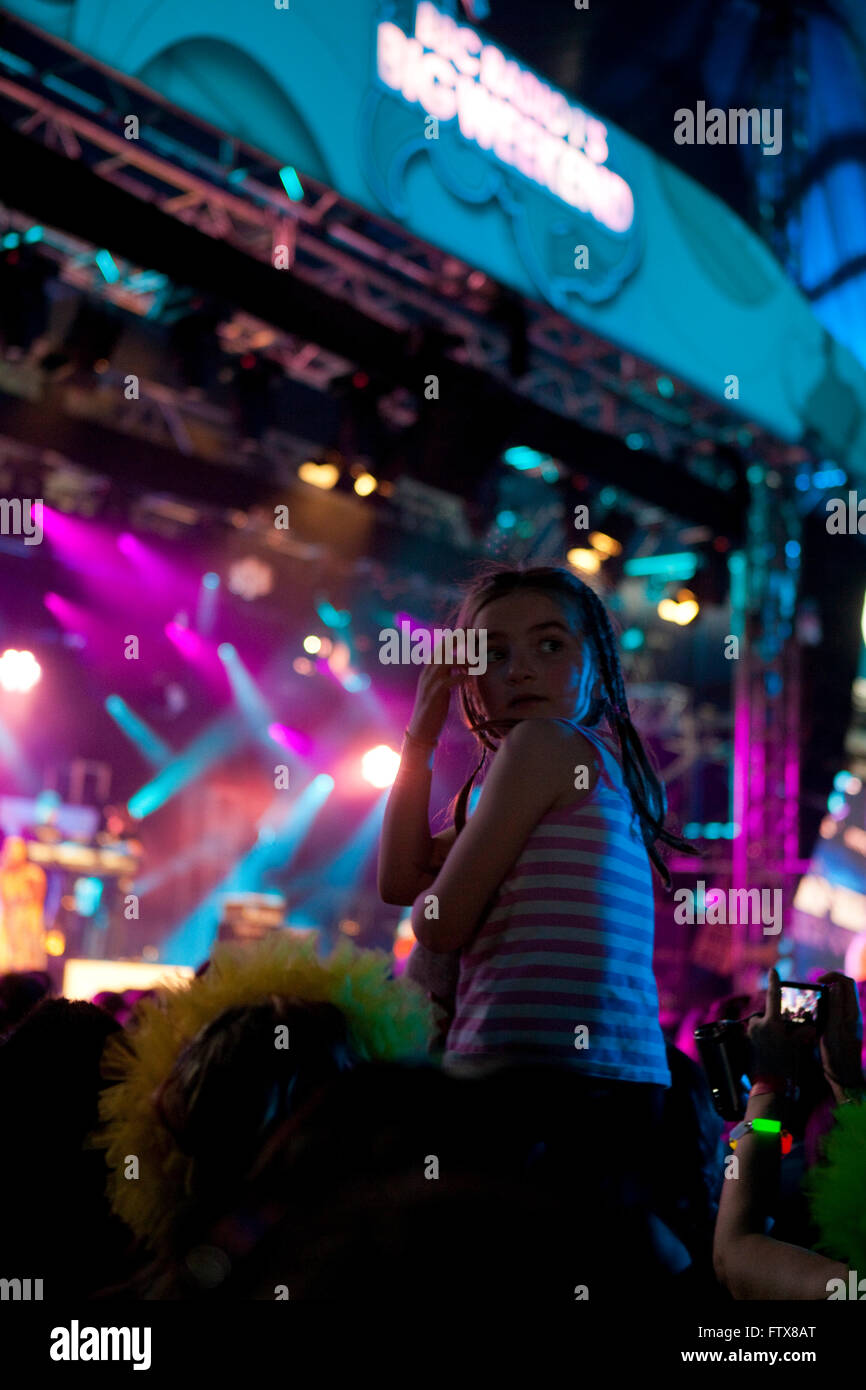 Huge crowd of musicians hi-res stock photography and images - Alamy