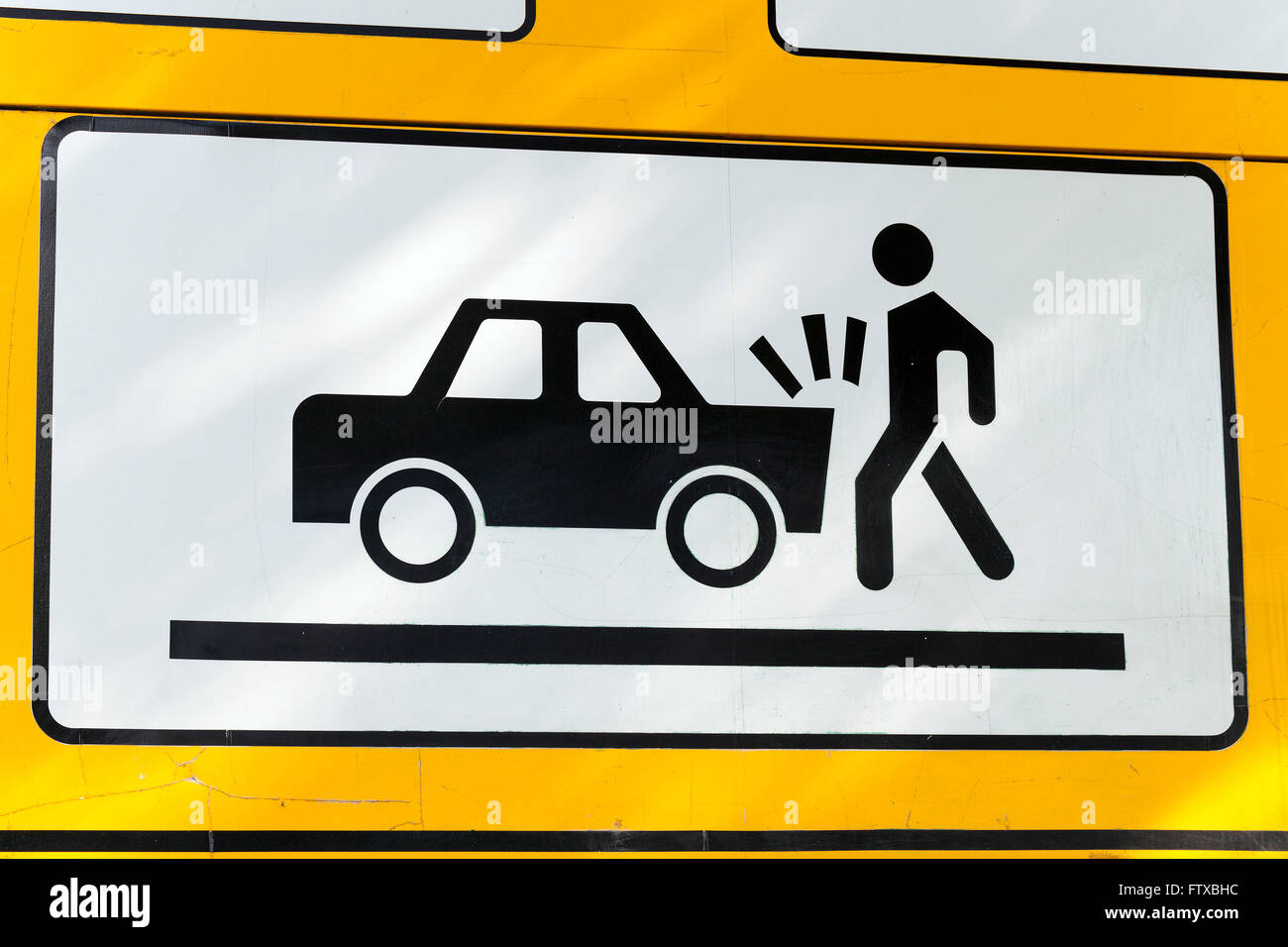 Car collision sign hi-res stock photography and images - Alamy