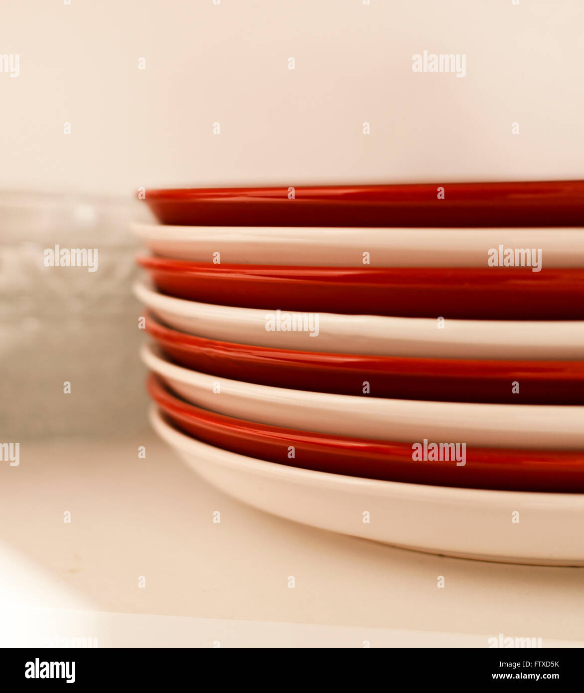 Red china plates hi-res stock photography and images - Alamy