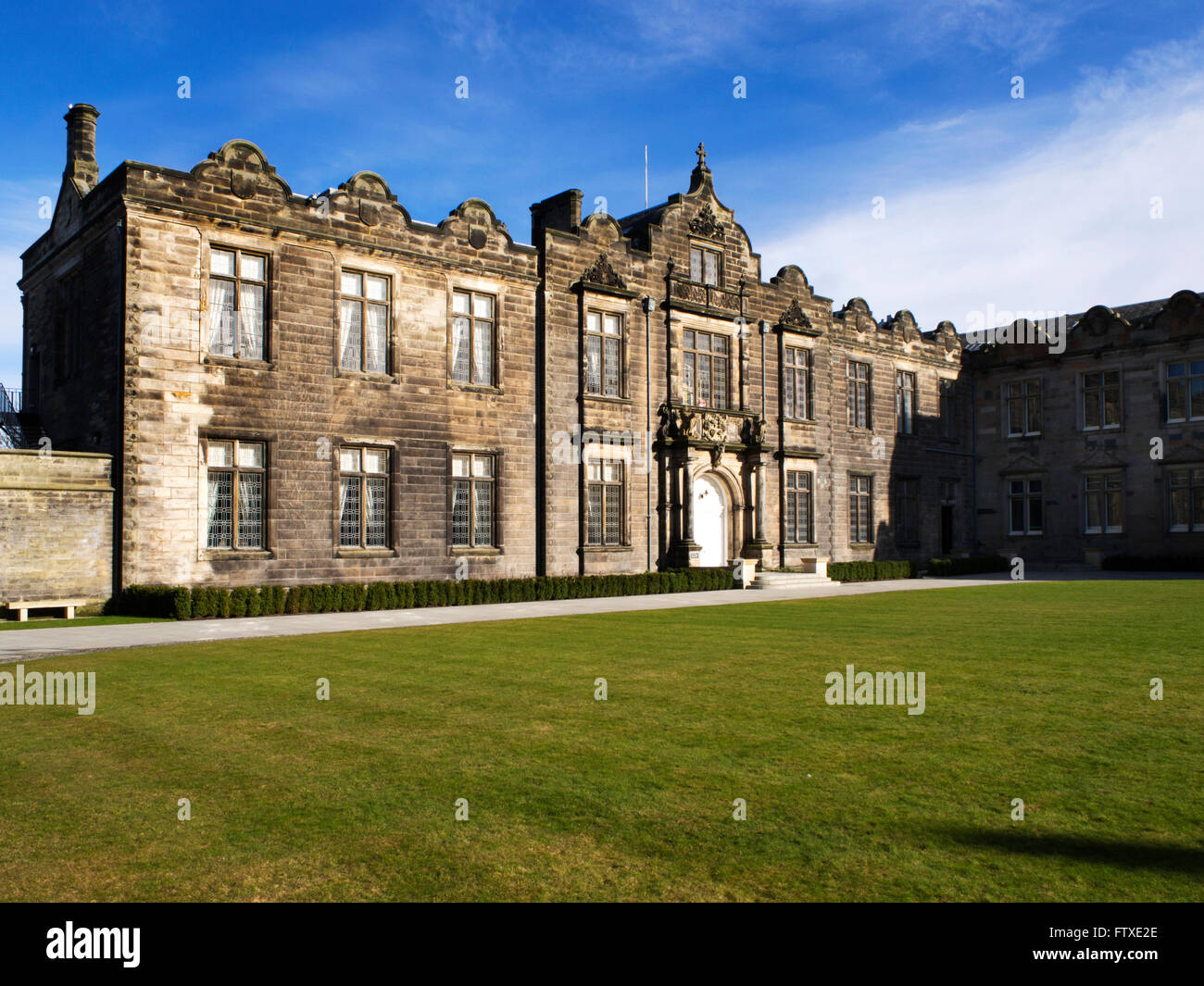 St andrews university quad hi-res stock photography and images - Alamy
