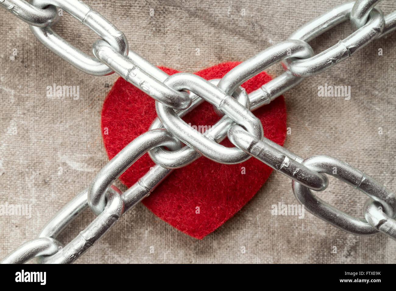Heart tied with chains. Concept for endless love Stock Photo - Alamy