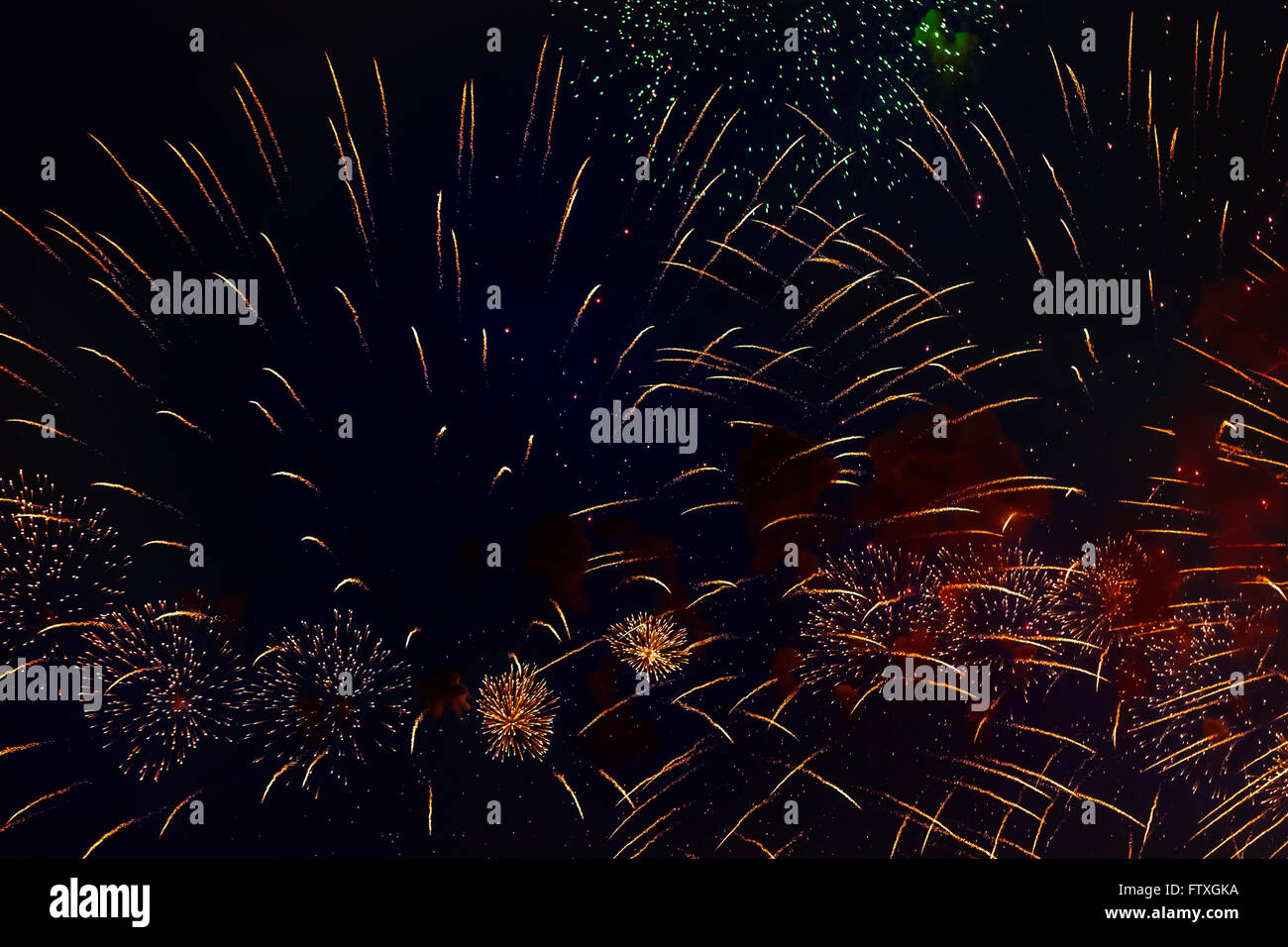 Gold fireworks hi-res stock photography and images - Alamy