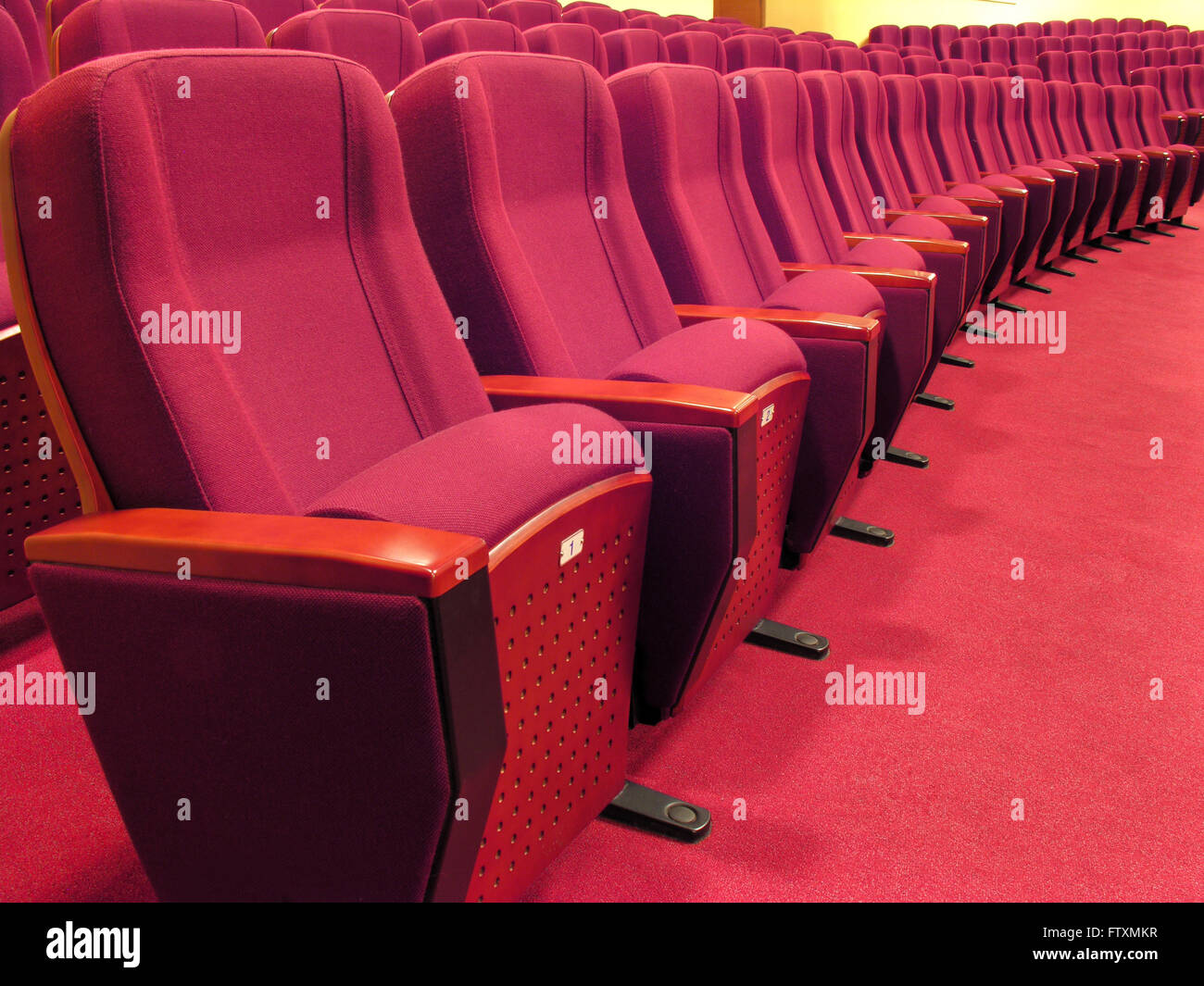 rows of red chairs Stock Photo - Alamy
