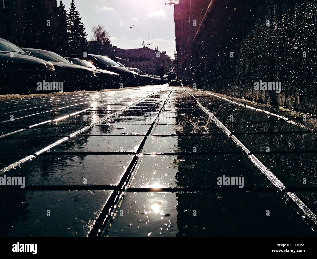 Reflection on wet pavement hi-res stock photography and images - Alamy