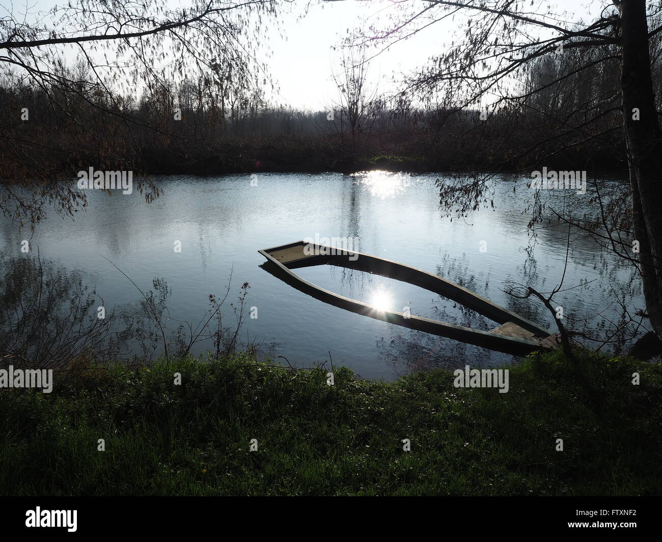 Sinking Boat High Resolution Stock Photography and Images - Alamy