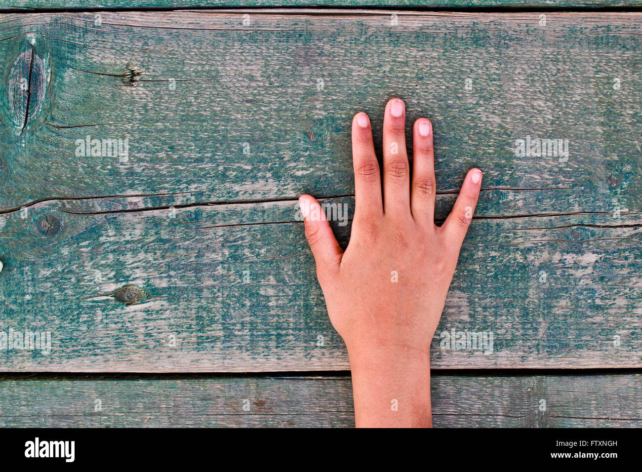Human hand on a table Stock Photo - Alamy