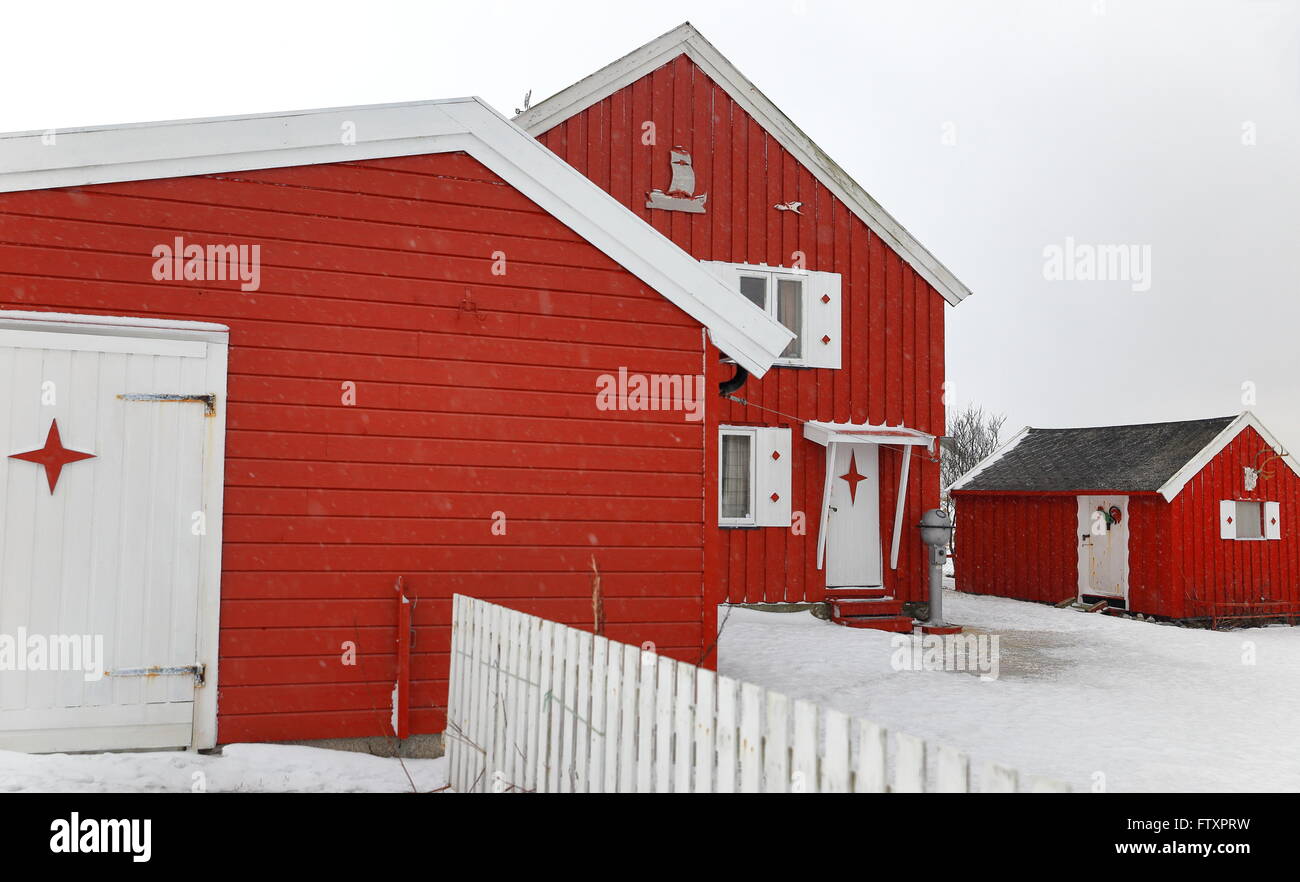 Norway red houses aurora hi-res stock photography and images - Alamy