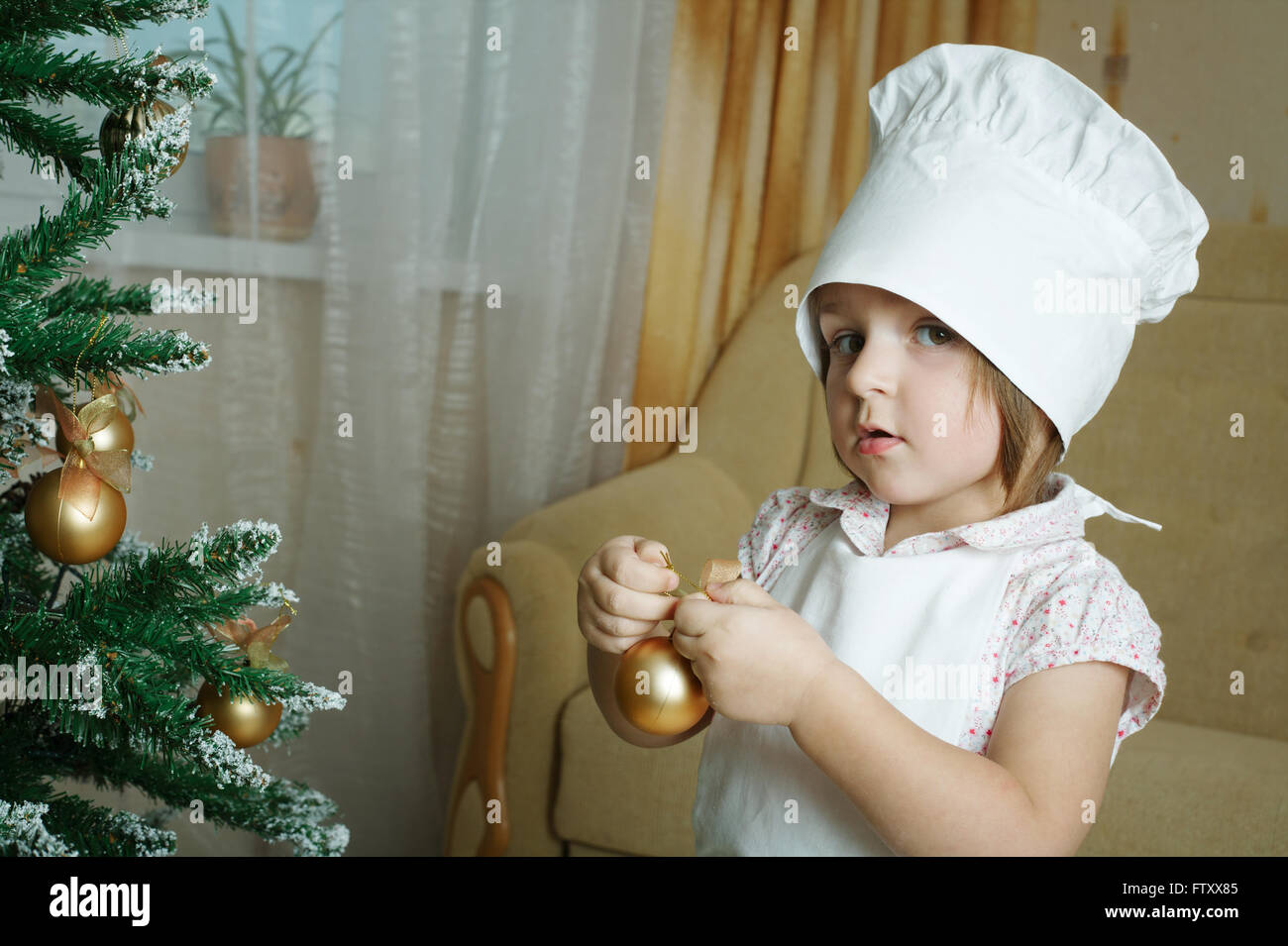 Professional decorating tree hi-res stock photography and images - Alamy