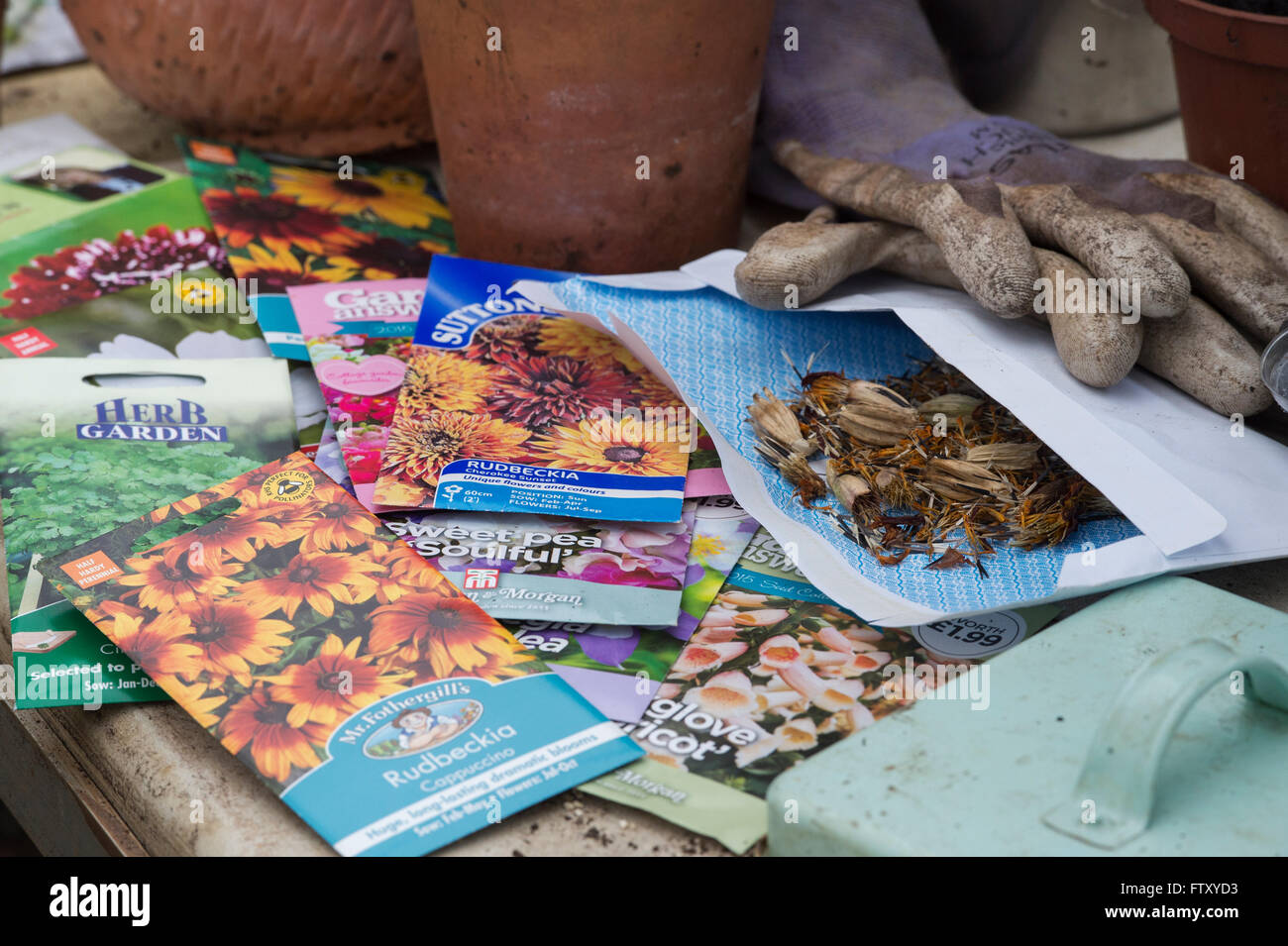 Seed packets hi-res stock photography and images - Alamy