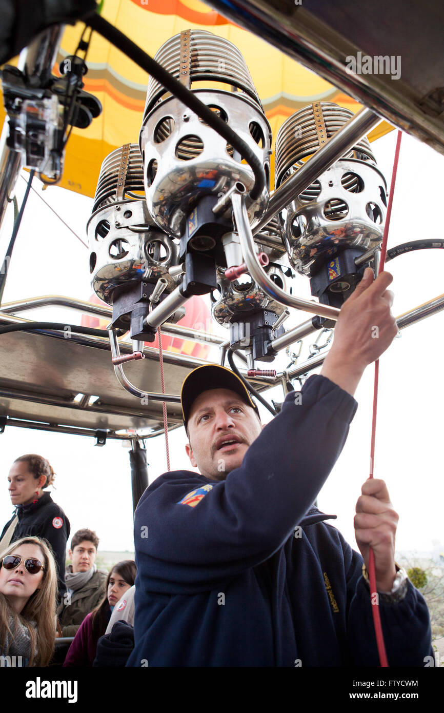 Hot air balloon pilot inside basket Stock Photo - Alamy