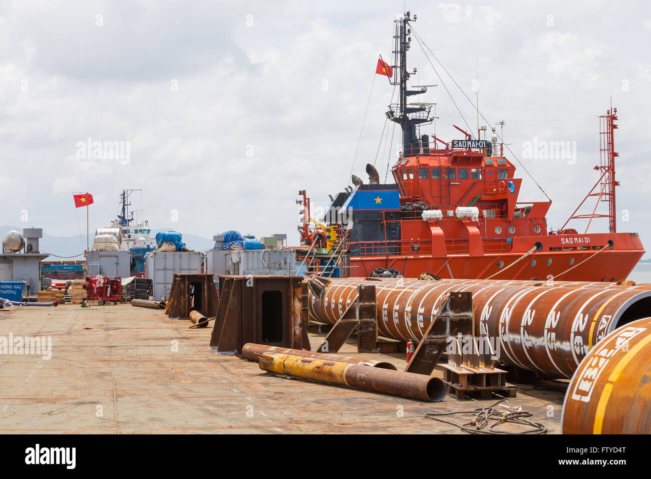 Onshore oil rig hi-res stock photography and images - Alamy