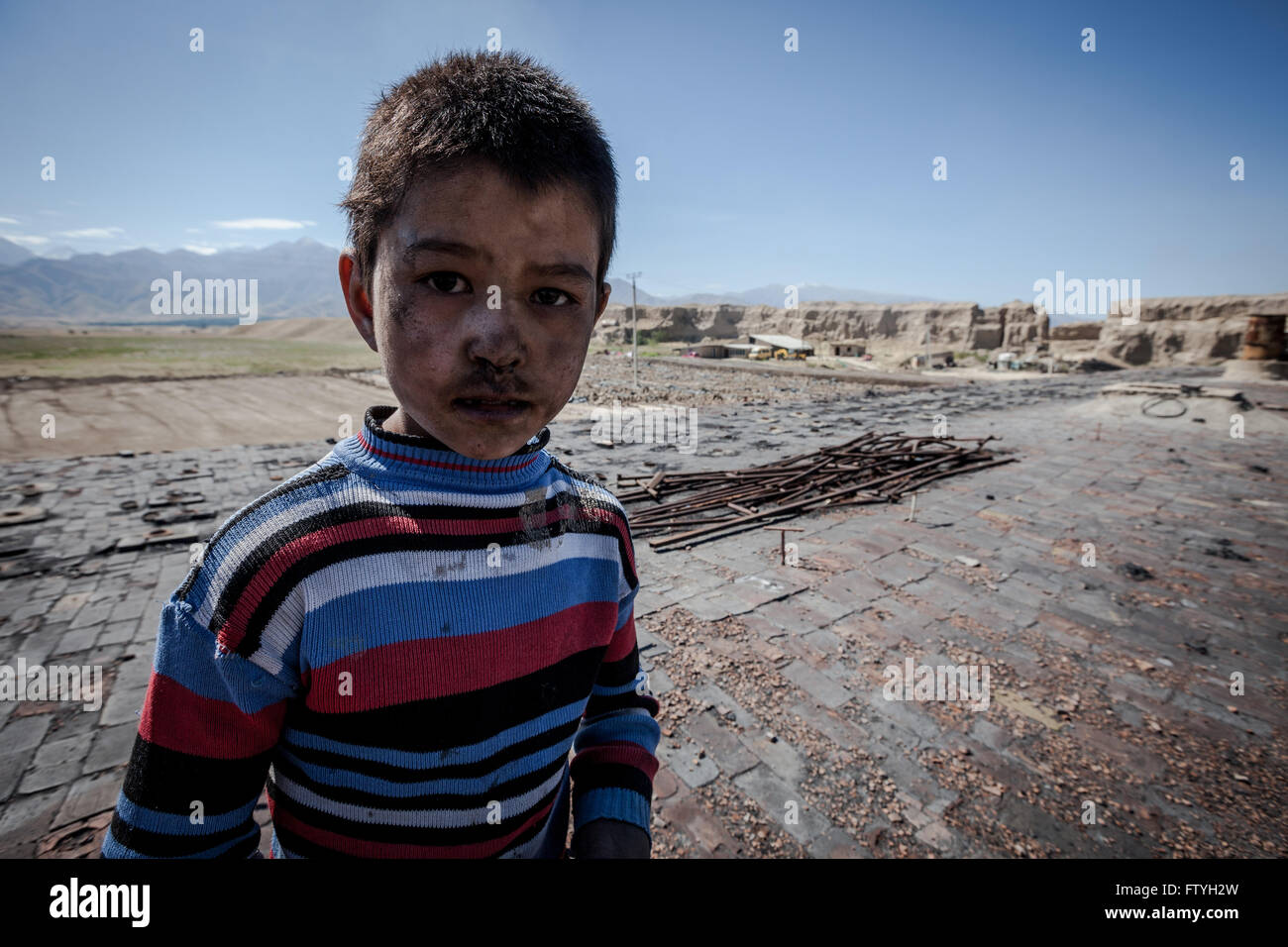Poor boy hi-res stock photography and images - Alamy
