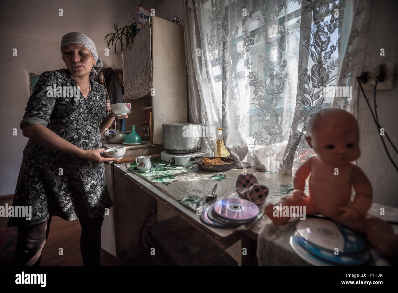 Old lady making tea hi-res stock photography and images - Alamy