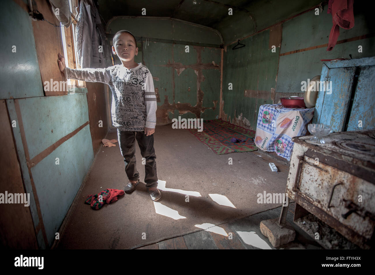 Poor boy hi-res stock photography and images - Alamy