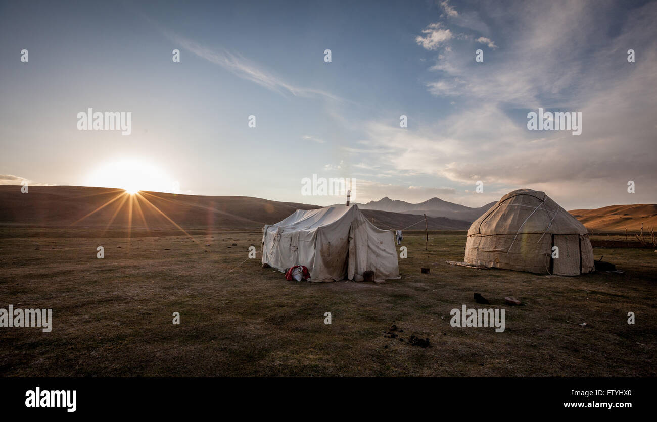 Kyrgyzstan, Kirghizistan, Asia, yurta in the steppe, nomad home in ...