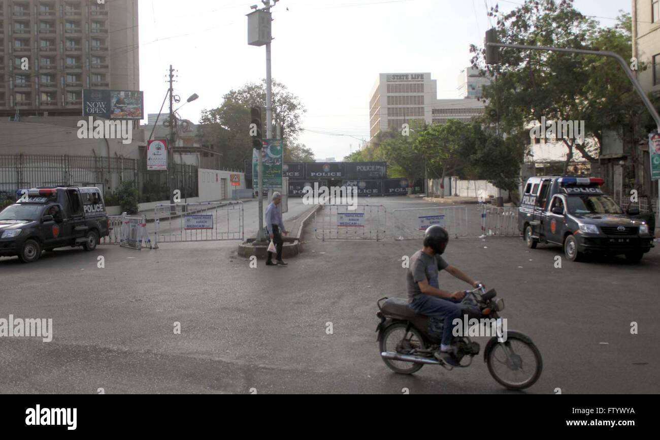 Paths leads to Red Zone area of Karachi are blocked by police with use ...