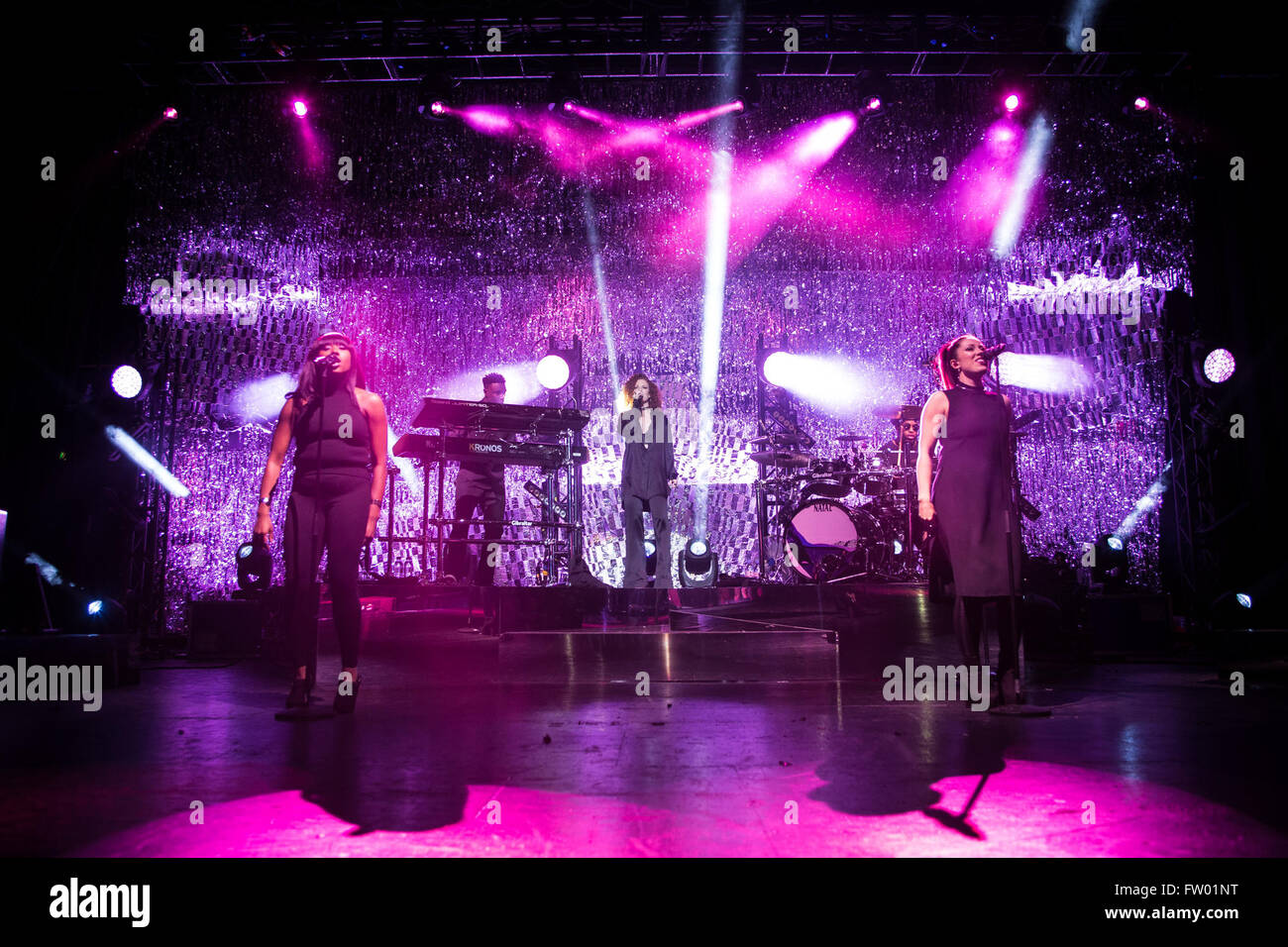 Singer jess glynne performs hi-res stock photography and images - Alamy