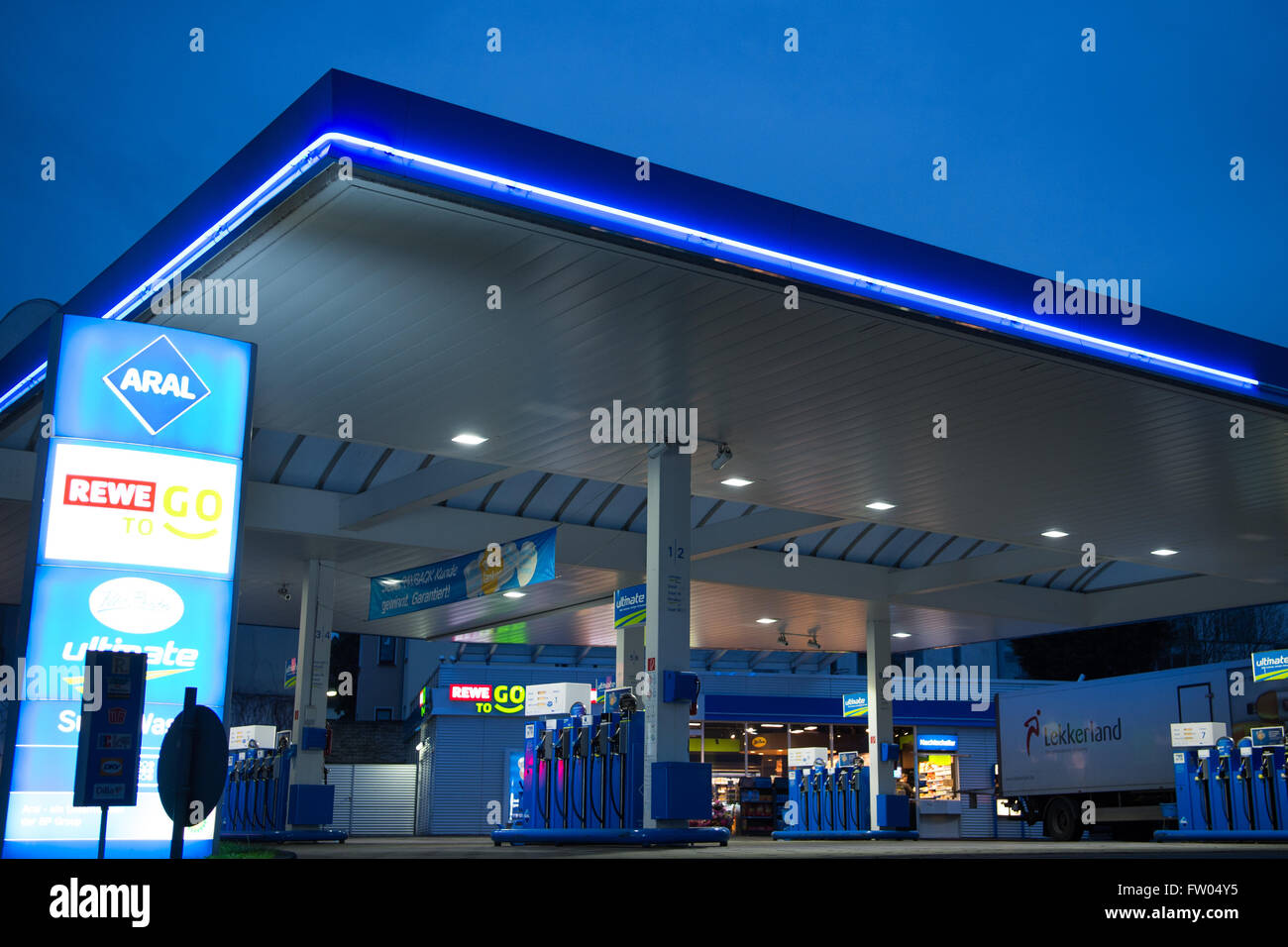 Bochum, Germany. 31st Mar, 2016. An ARAL gas station in Bochum, Germany ...