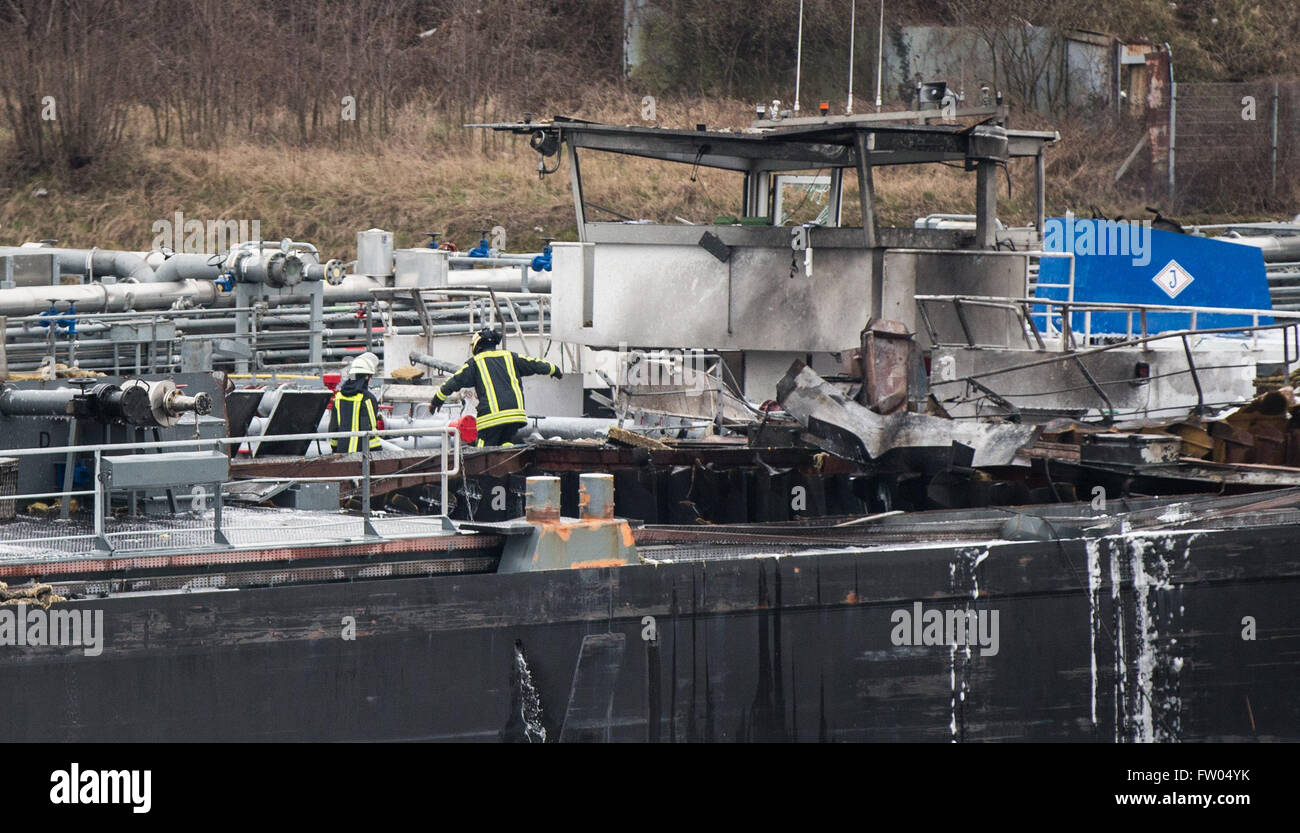Ship explosion shipyard hi-res stock photography and images - Alamy