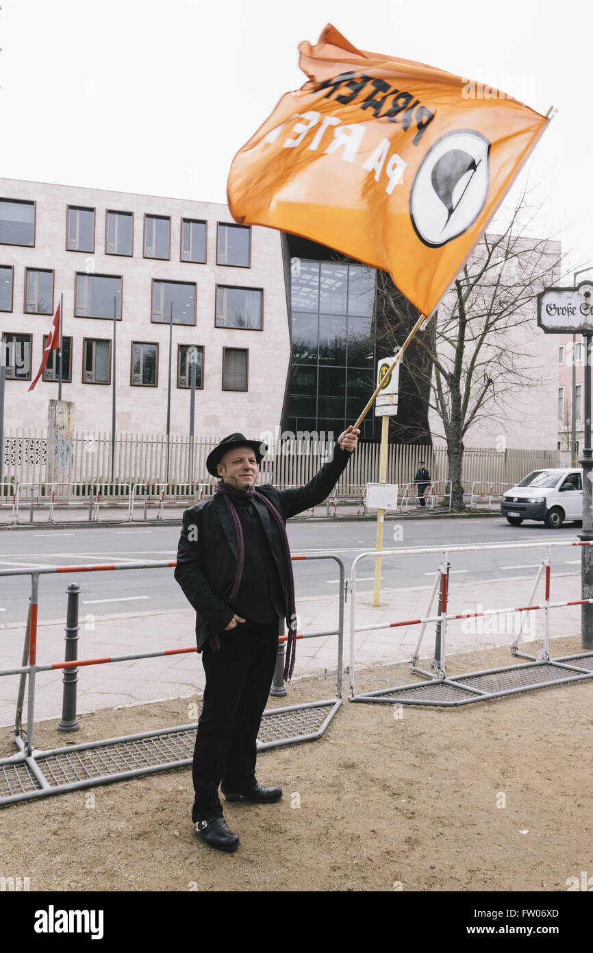 Pirate flag video hi-res stock photography and images - Alamy
