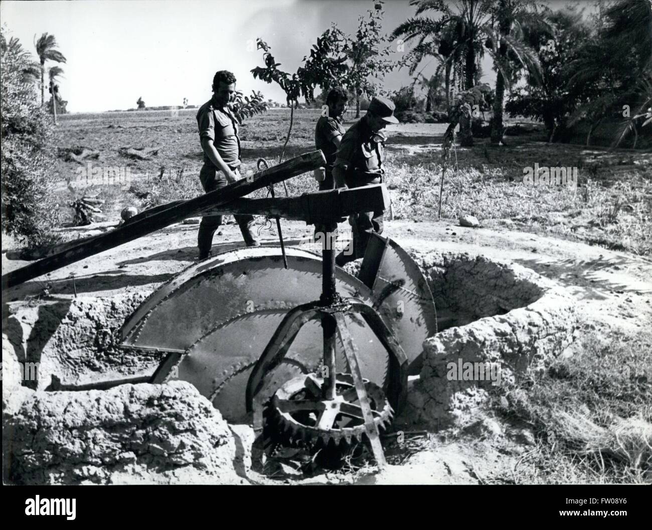 1967 - Contraption bomb military weapon gun underground. © Keystone ...