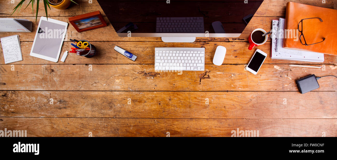 Office desk table with calendar notepad hi-res stock photography and ...