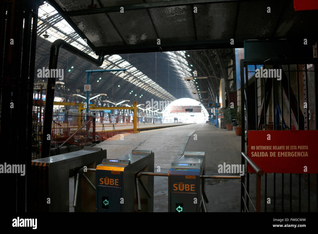 Overhang platform hi-res stock photography and images - Alamy