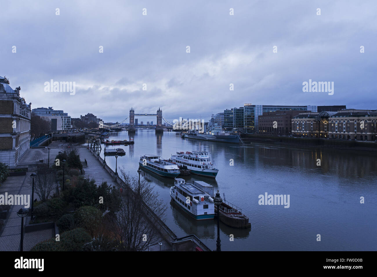 River thames dawn hi-res stock photography and images - Alamy