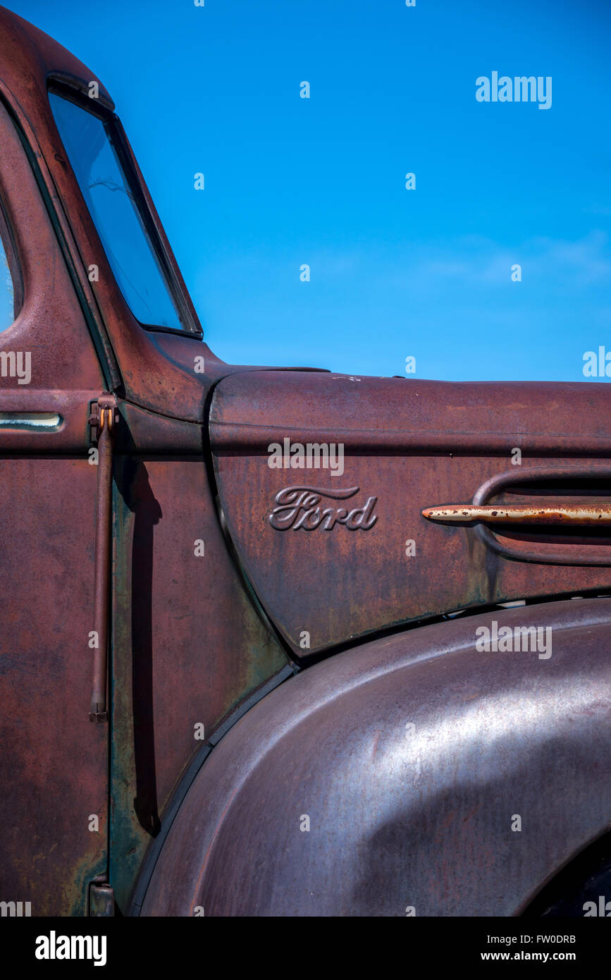 Rusting ford pickup truck hi-res stock photography and images - Alamy