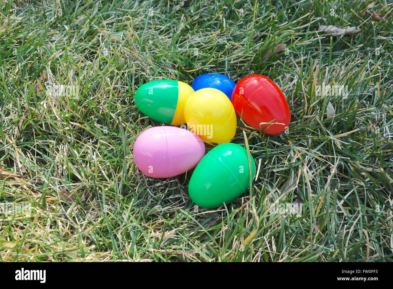 Plastic easter eggs hi-res stock photography and images - Alamy