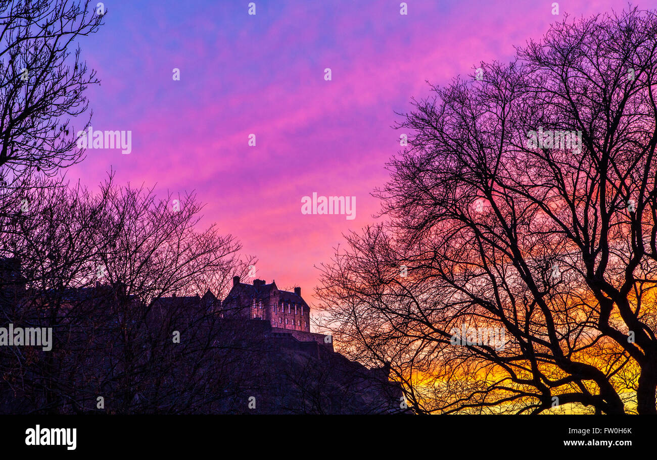 A beuatiful view of Edinburgh Castle at dusk, Scotland Stock Photo - Alamy