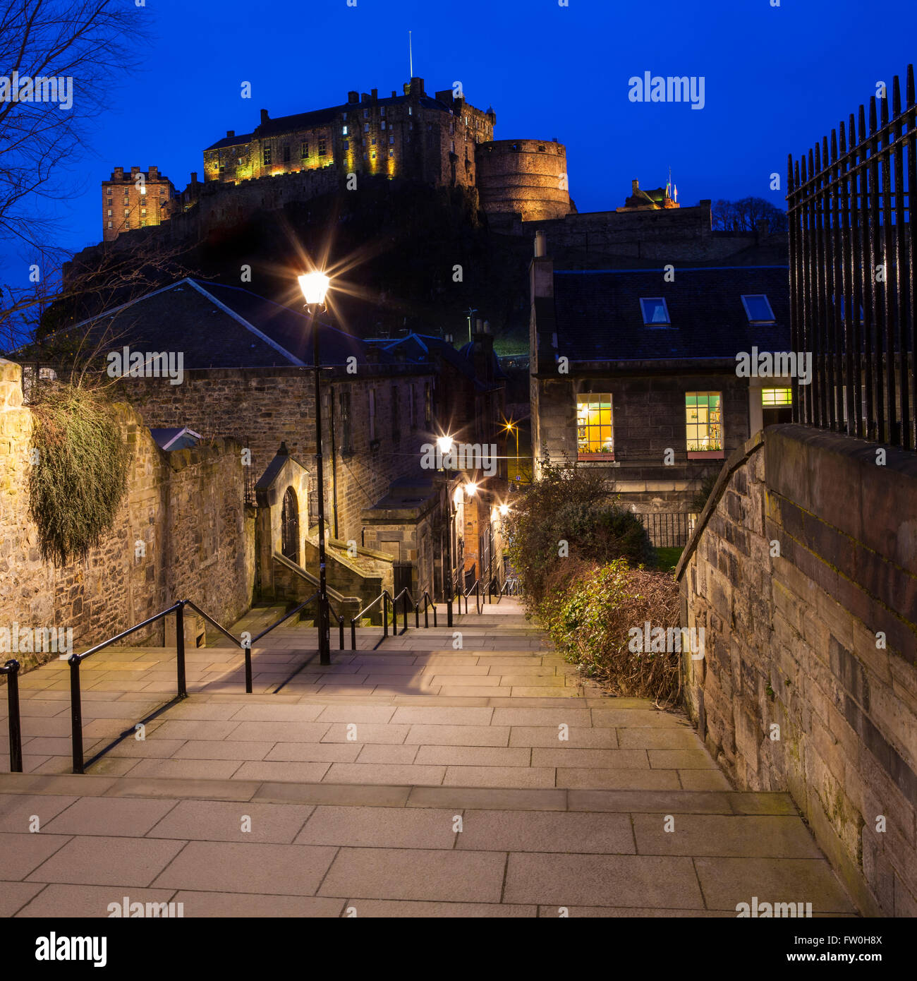 A beautiful dusk view of Edinburgh Castle from the Vennel, Scotland ...