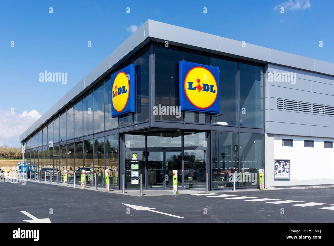 A Lidl supermarket in Beziers, France Stock Photo: 101434470 - Alamy