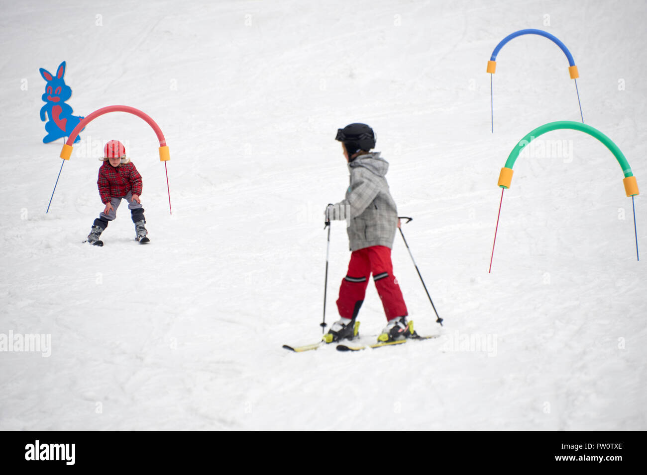 Kids slope hi-res stock photography and images - Alamy