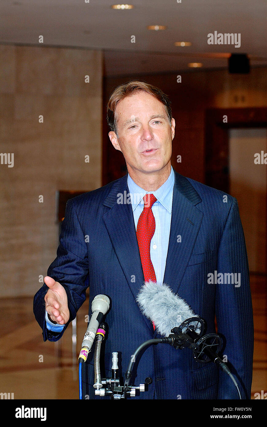 Talk show tv hi-res stock photography and images - Alamy