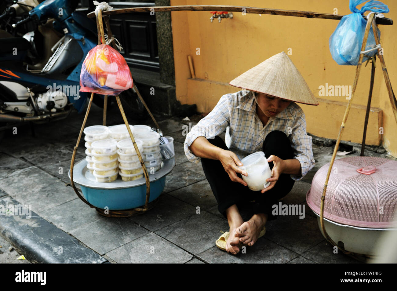 Vendor hat sell hi-res stock photography and images - Alamy