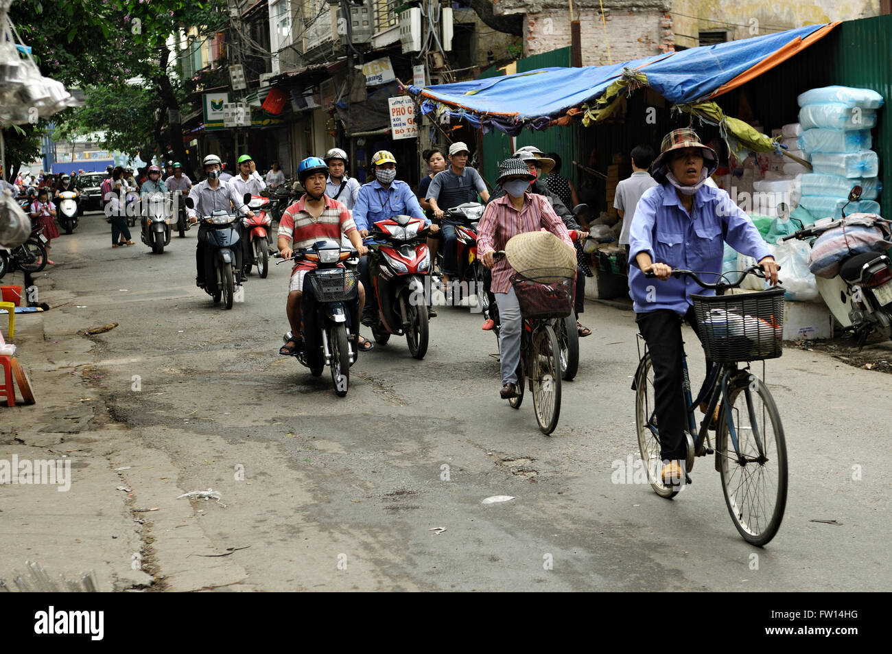 Vietnamese people riding a motorcycle hi-res stock photography and ...