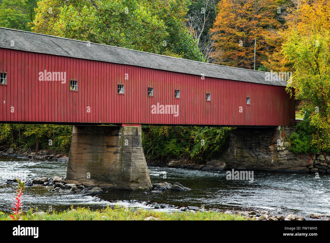 West Cornwall Covered Bridge, Connecticut, USA Stock Photo - Alamy