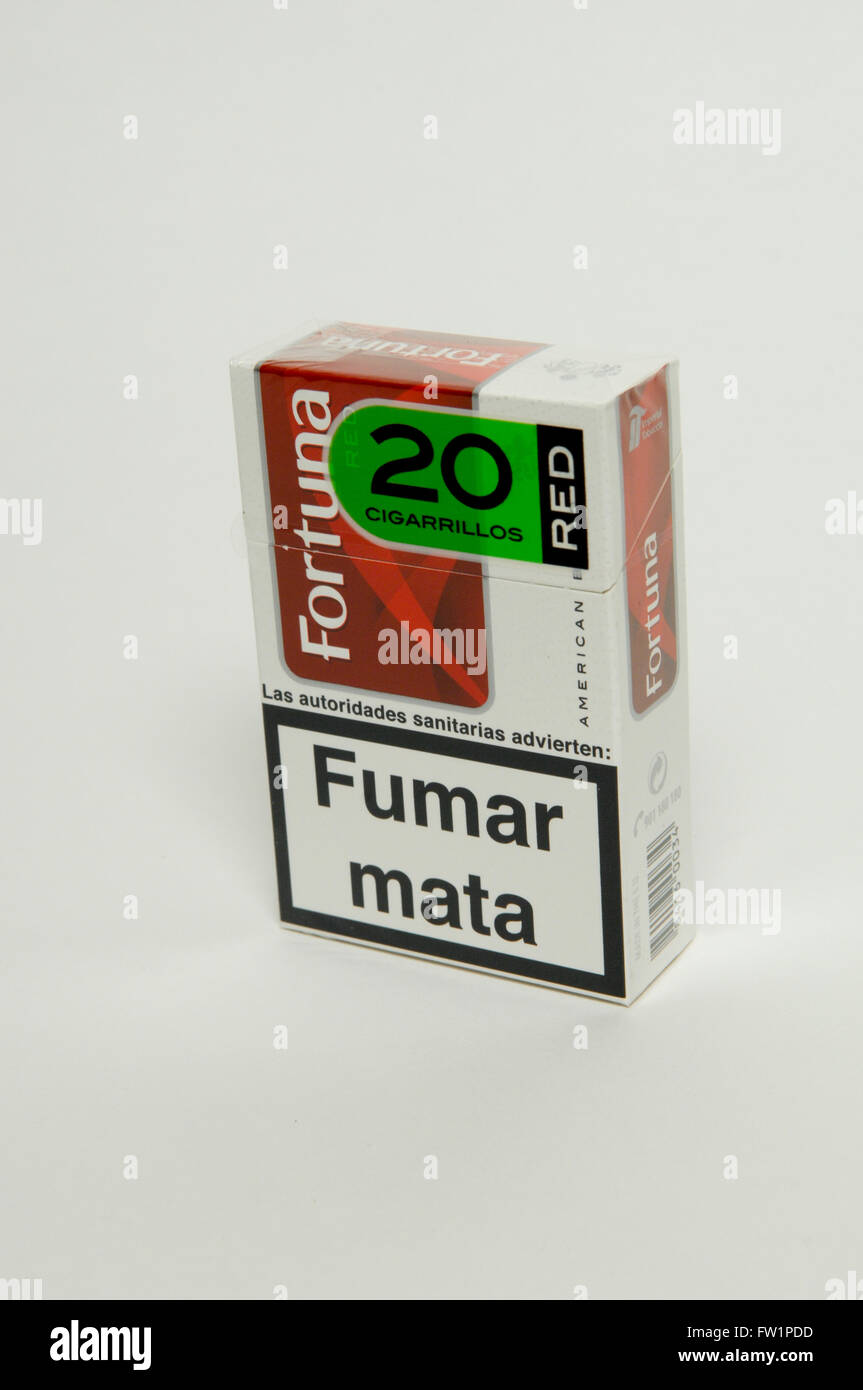Cigarette packet hi-res stock photography and images - Alamy