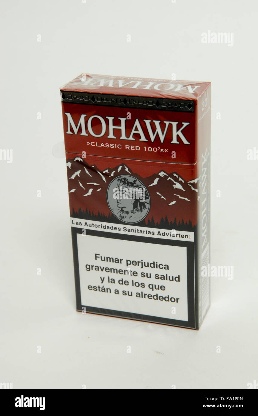 Mohawk Classic Red 500's cigarettes tobacco packet Stock Photo - Alamy