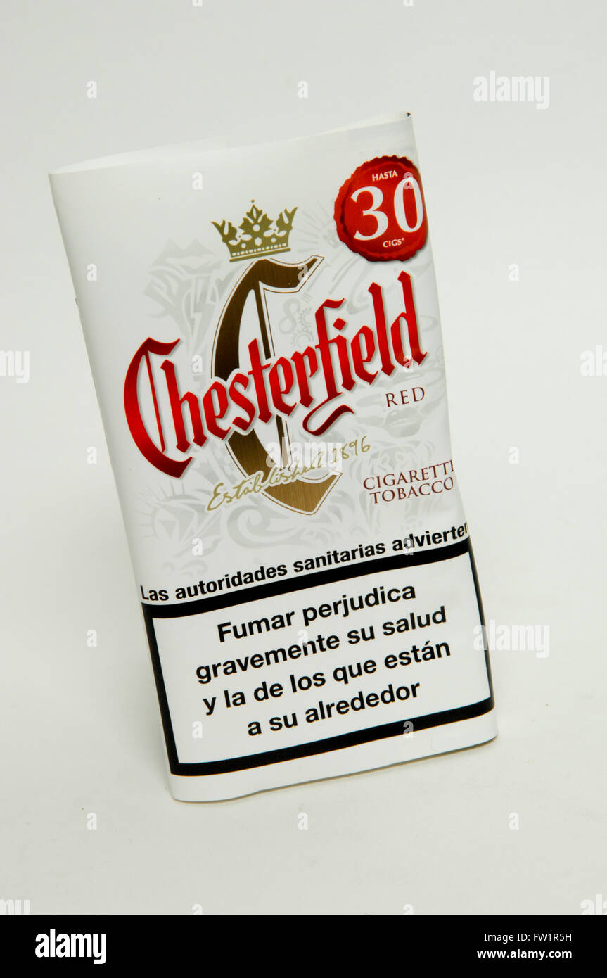 Chesterfield Red Hand Rolling Tobacco Stock Photo - Alamy