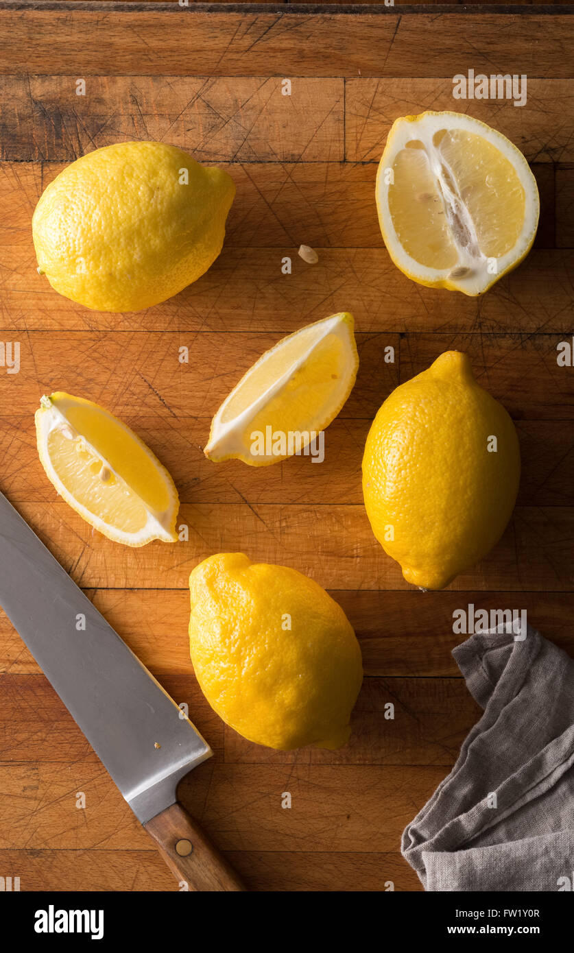 Sliced and whole lemons hi-res stock photography and images - Alamy