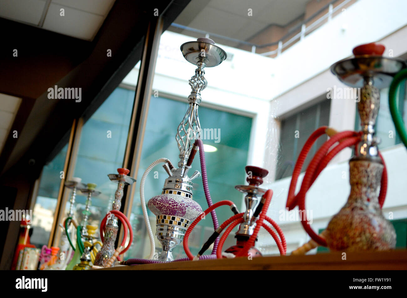 Shisha pipe Hookah,Pneumatic Water Pipe is a single or multi-stemmed ...