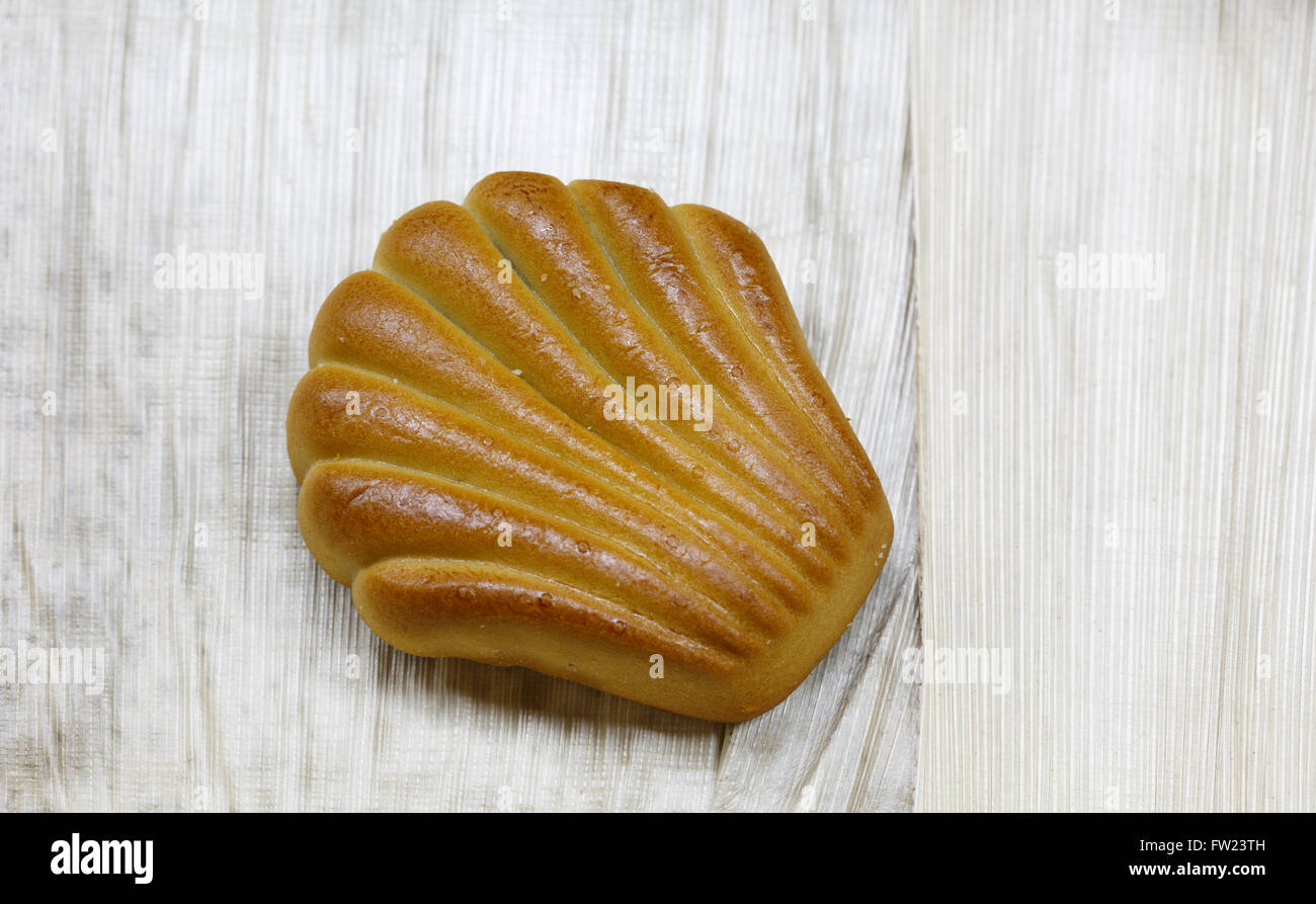 A shell shaped Chinese dim sum Stock Photo - Alamy