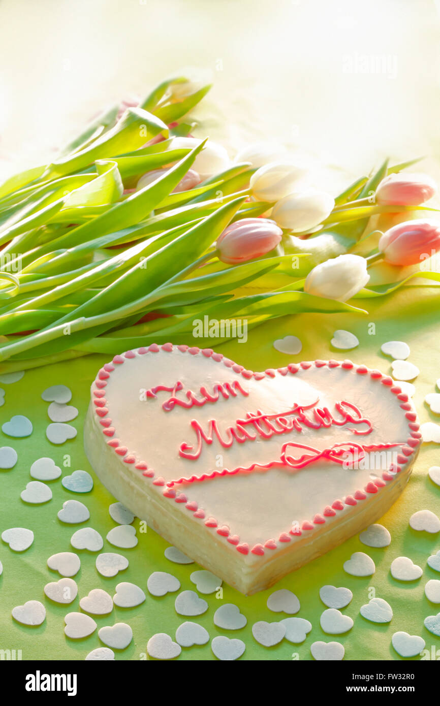 Cake with lettering that says Zum Muttertag, For Mother's Day with ...