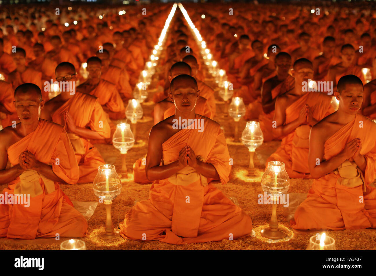 Buddhist monks meditating hi-res stock photography and images - Alamy
