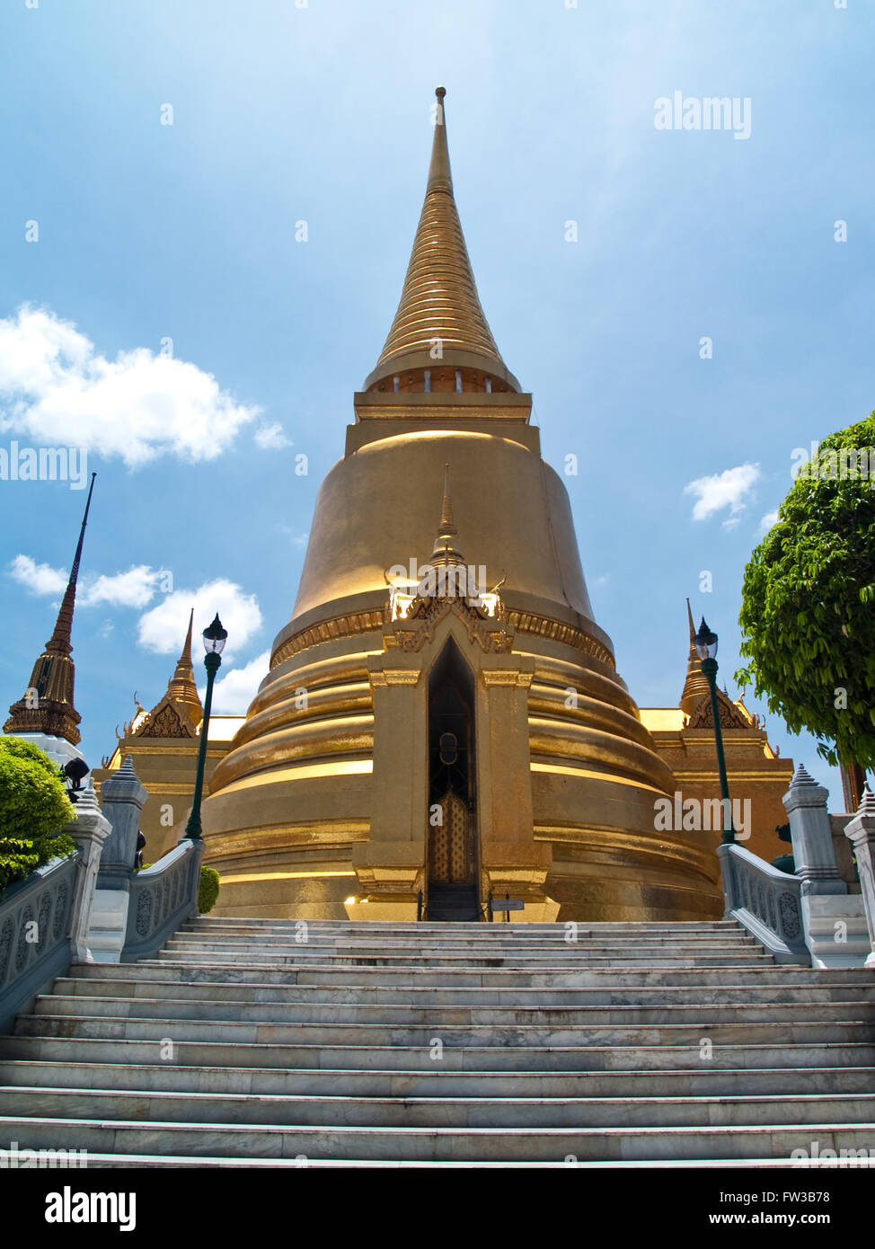 Ratana temple hi-res stock photography and images - Alamy